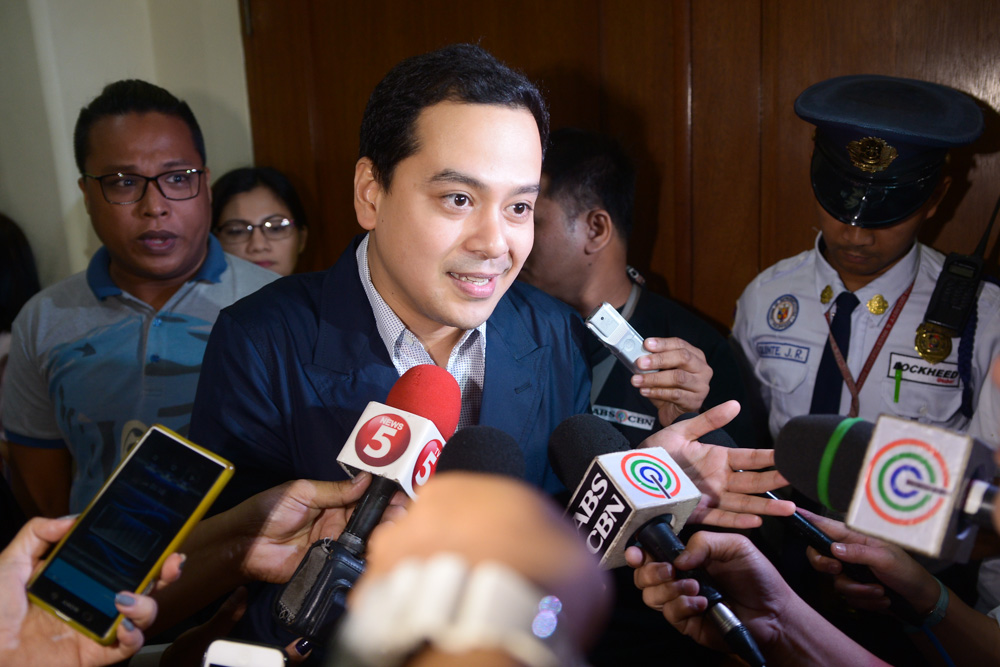 John Lloyd Cruz on PH cinema: 'Kapag mahal mo, ipaglalaban mo' John Lloyd Cruz on PH cinema: 'Kapag mahal mo, ipaglalaban mo'