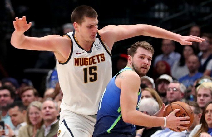 Jokic shines as Nuggets polish off Mavericks