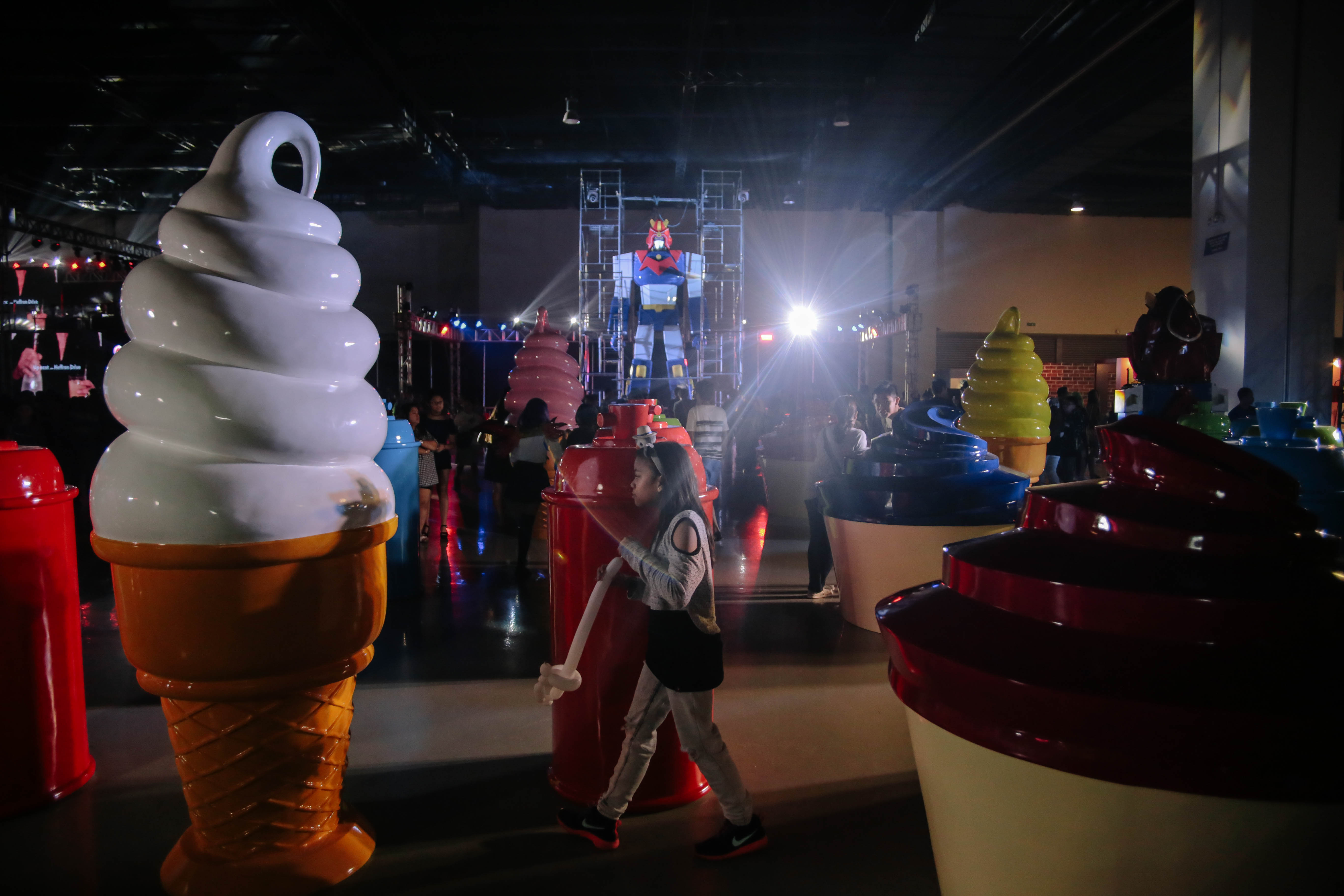 IN PHOTOS: Awesome stars, cool toys, cosplayers, and more at ToyCon 2016