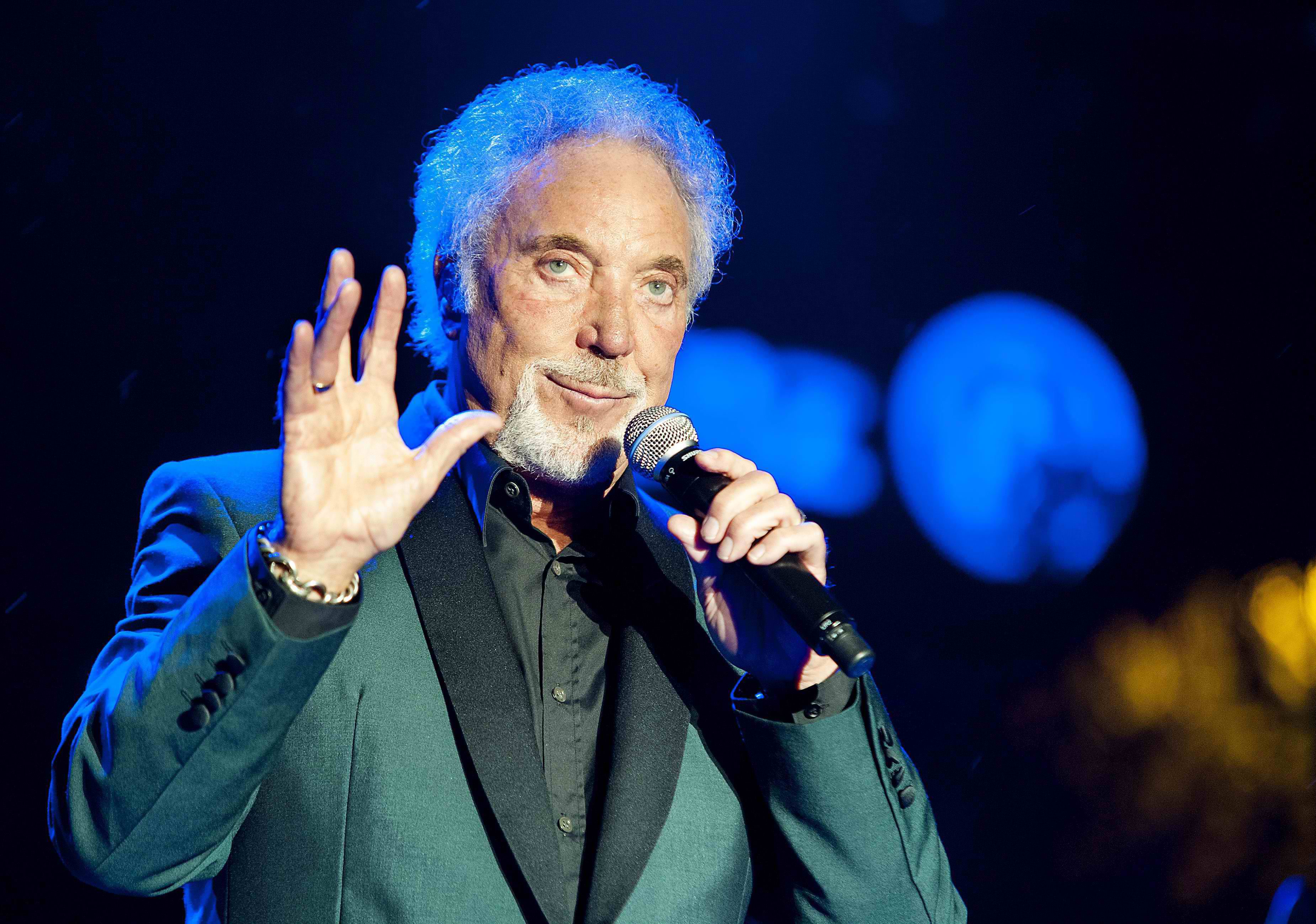 Tom Jones cancels Manila concert
