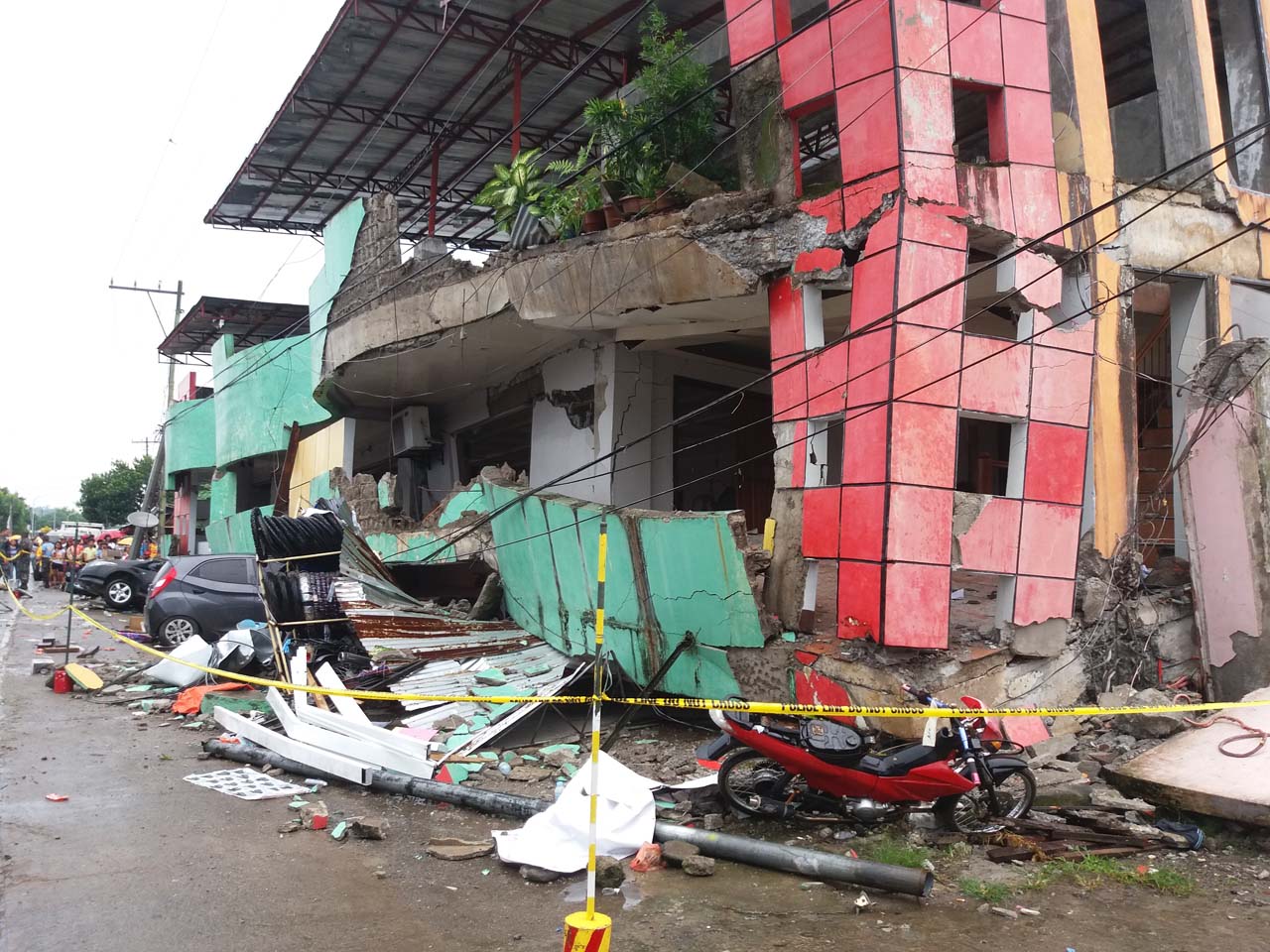 Fear, panic as aftershocks rock Leyte