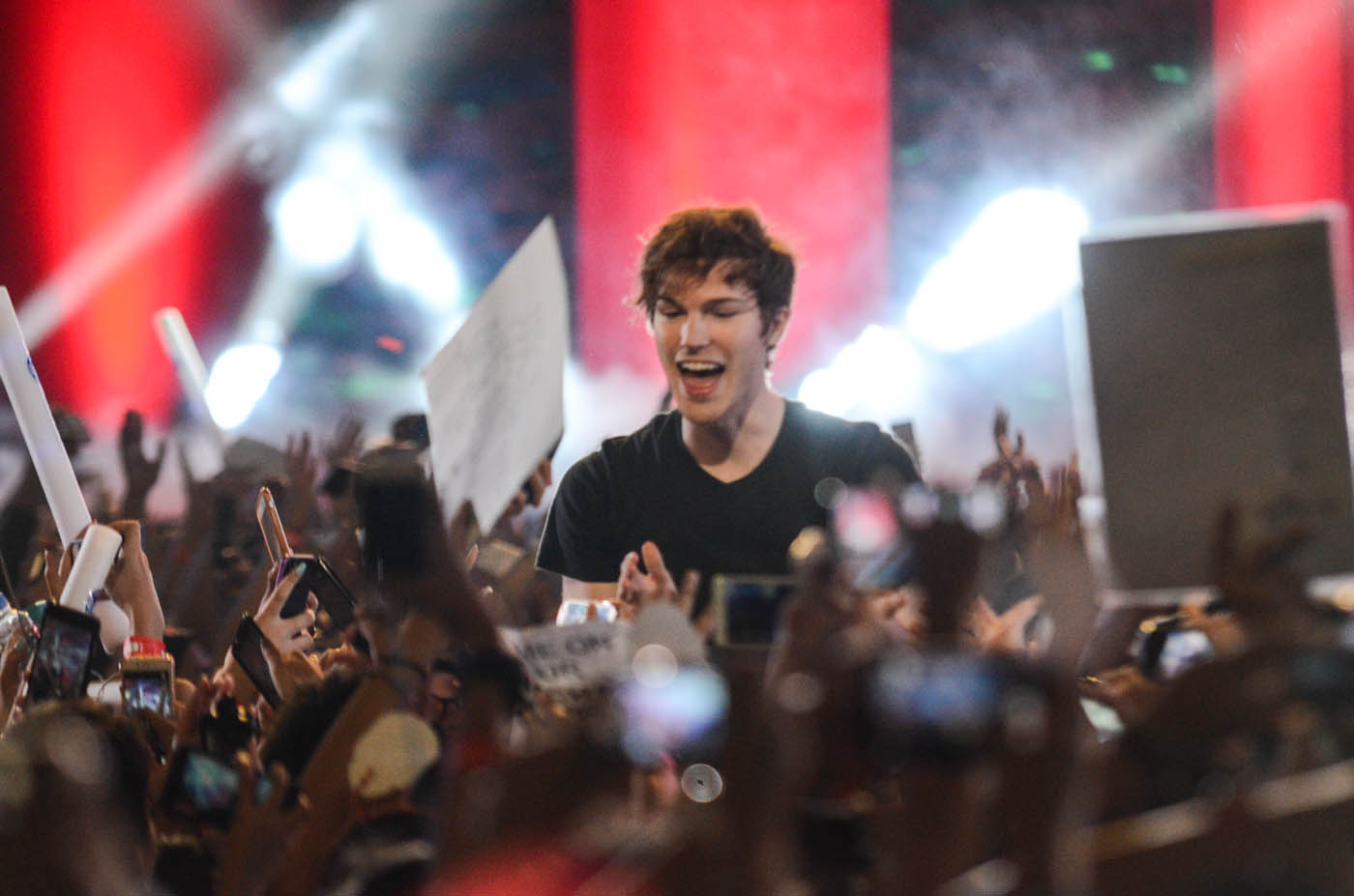 IN PHOTOS: Stars step out for YouTube FanFest Manila 2016