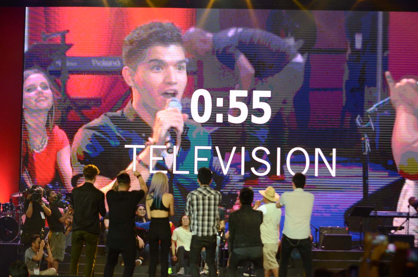 IN PHOTOS: Stars step out for YouTube FanFest Manila 2016