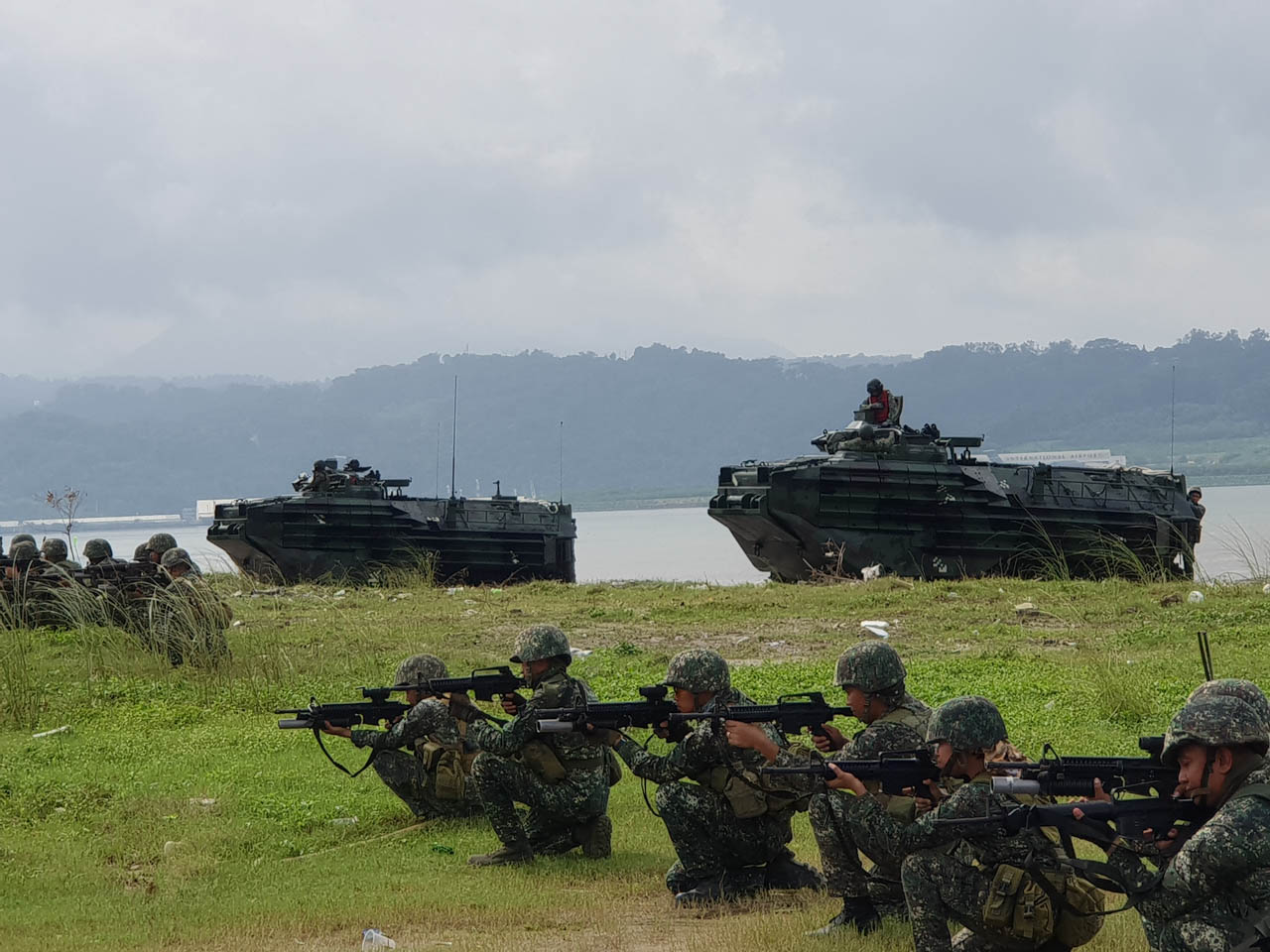 WATCH: PH Navy debuts new amphibious vehicles, attack…