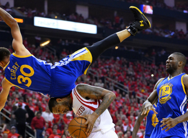 Curry suffers head contusion after hard fall in Game 4