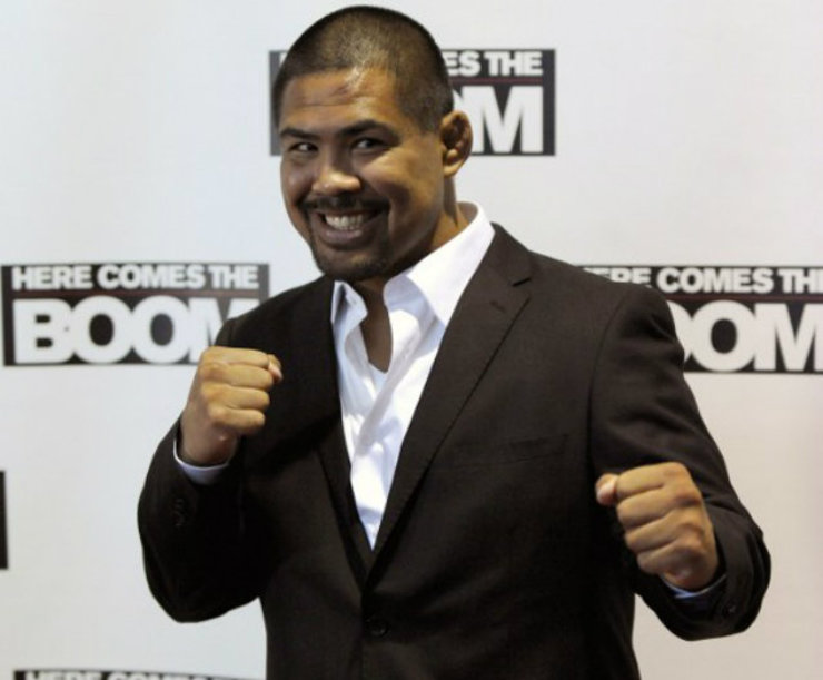 Mark Muñoz returns to action at UFC 184