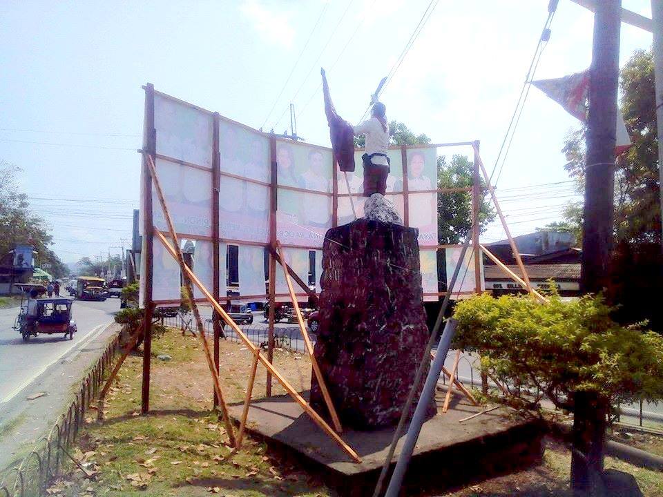 Mayoral bet removes posters from Bonifacio shrine after criticism