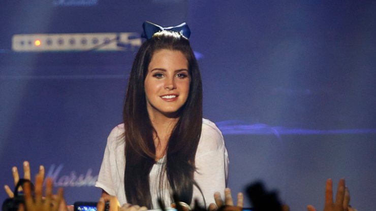 Singer Lana Del Rey latest to postpone Israel show