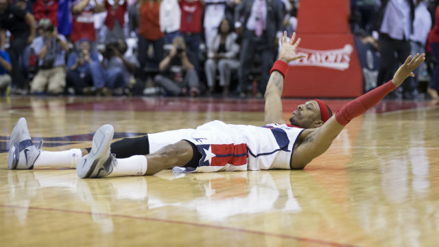 Paul Pierce hits buzzer-beater to lift Wizards over Hawks