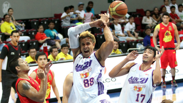 Air21 maintains momentum, downs Barako Bull