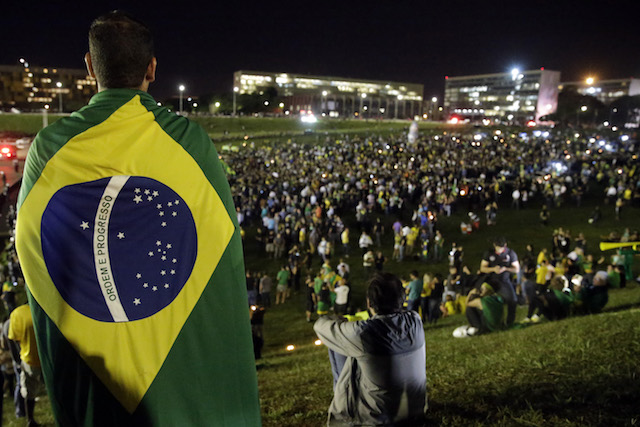 Mass rallies as Brazil political crisis deepens