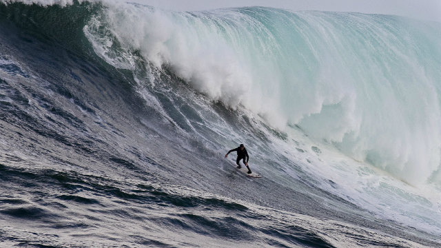 Civil War-torn Liberia on the crest of a wave as surfing takes off