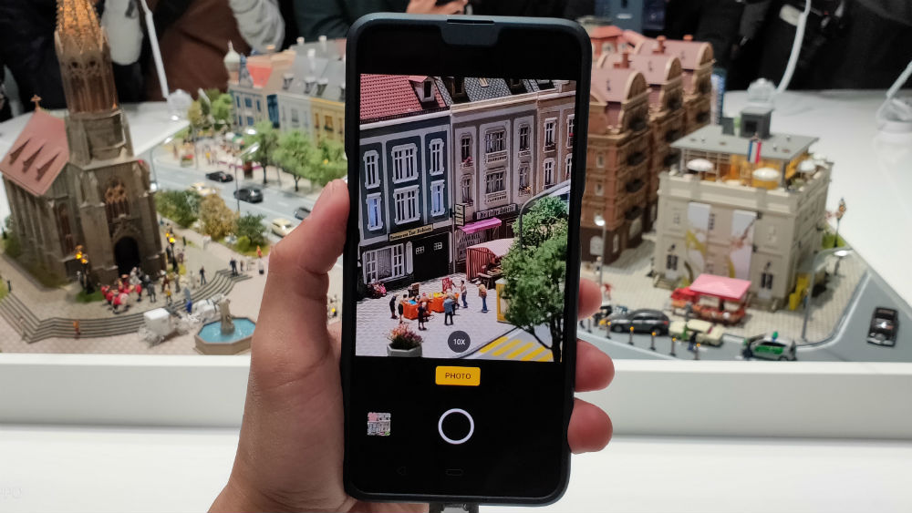 OPPO showcases 10x optical zoom camera system