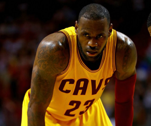 LeBron back in groove as Cavs rout Nuggets