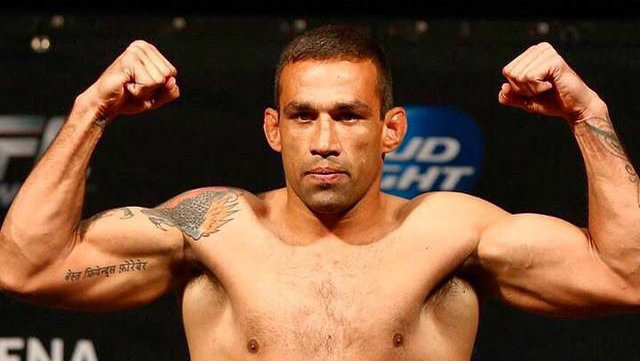 Werdum upsets Velasquez to win UFC heavyweight belt