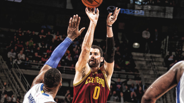 WATCH: Cavaliers’ Kevin Love hurts shoulder again