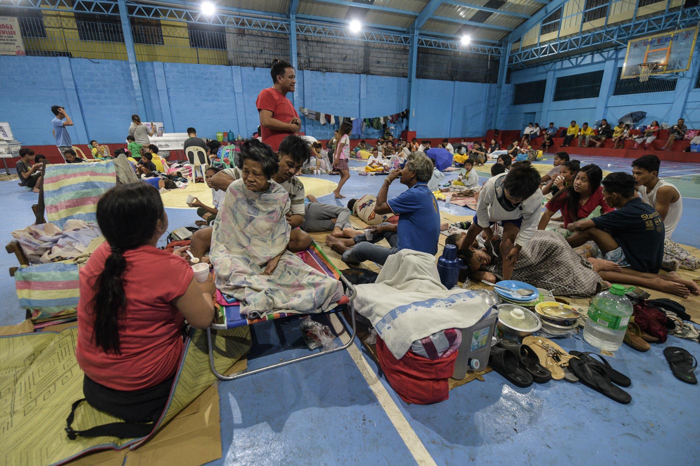 Look Thousands Spend Weekend In Evacuation Centers