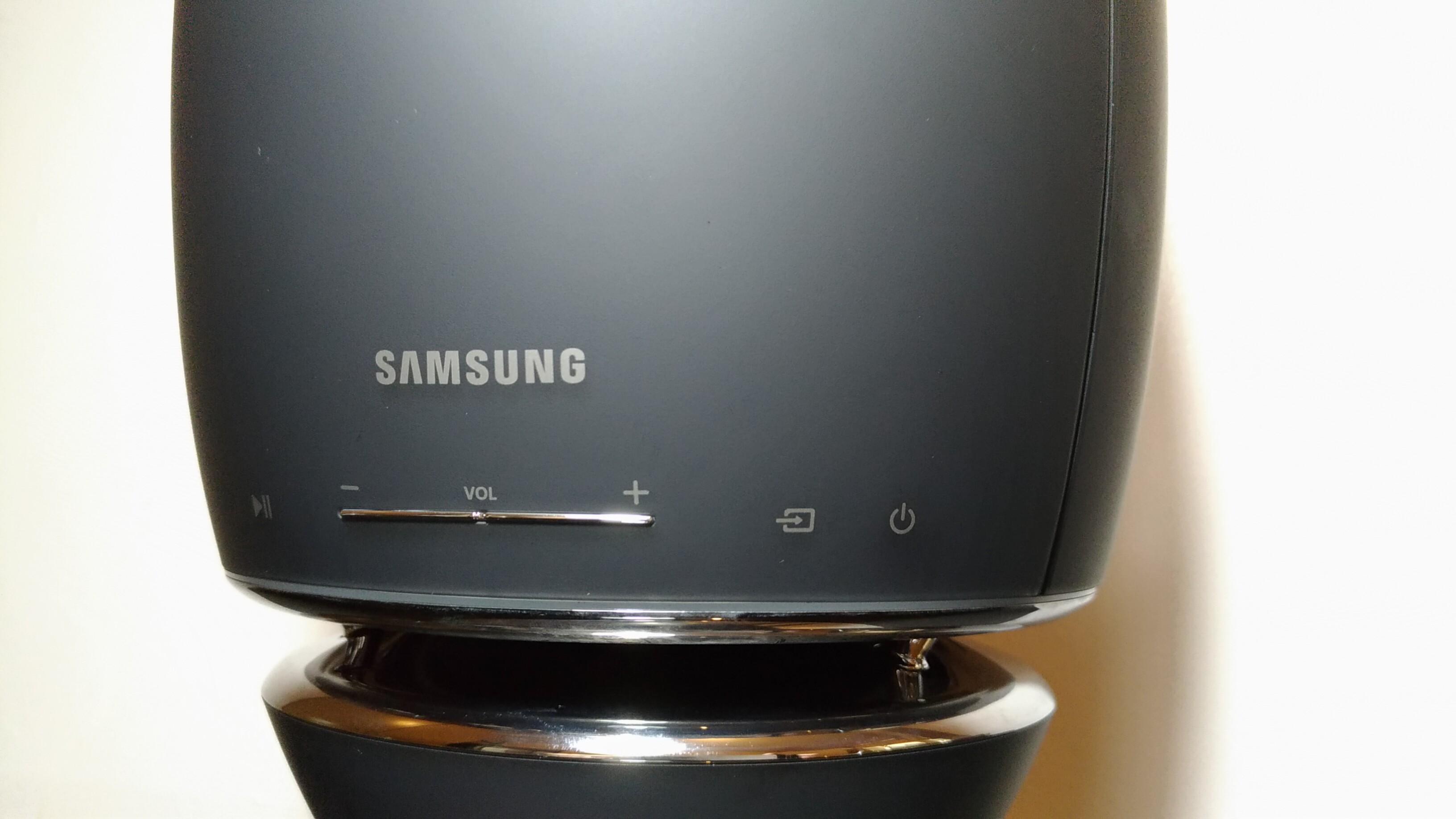 Samsung R7 review: An egg-shaped audio wonder