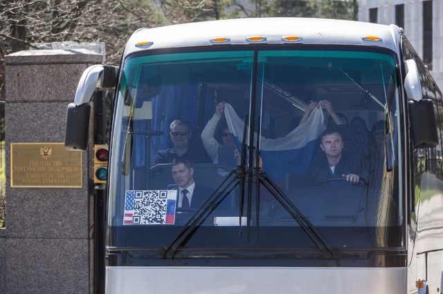 Russia Diplomats Families Leave U S Embassy