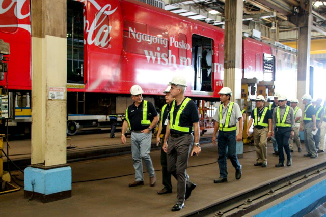 Jaime Augusto, Fernando Zobel de Ayala ride MRT, inspect LRT