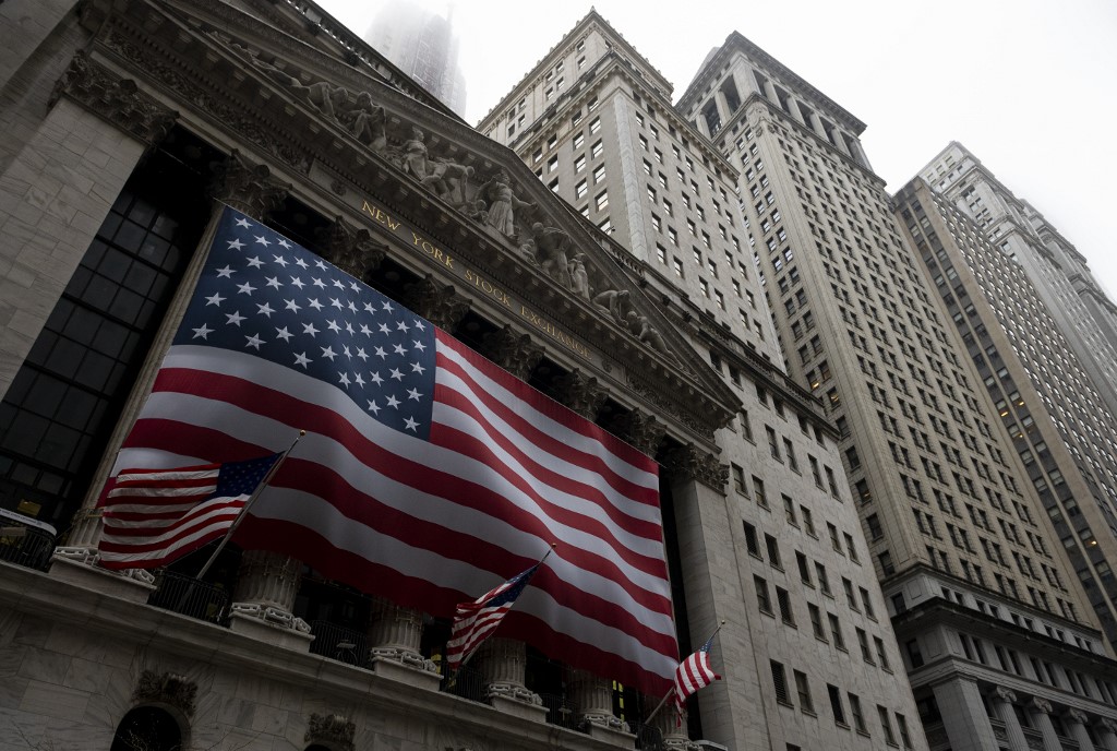Stock markets drop on devastating growth data